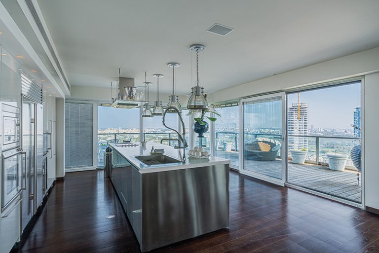 Bargain Mansions: The Most Expensive Property in Israel Gets a Price ...